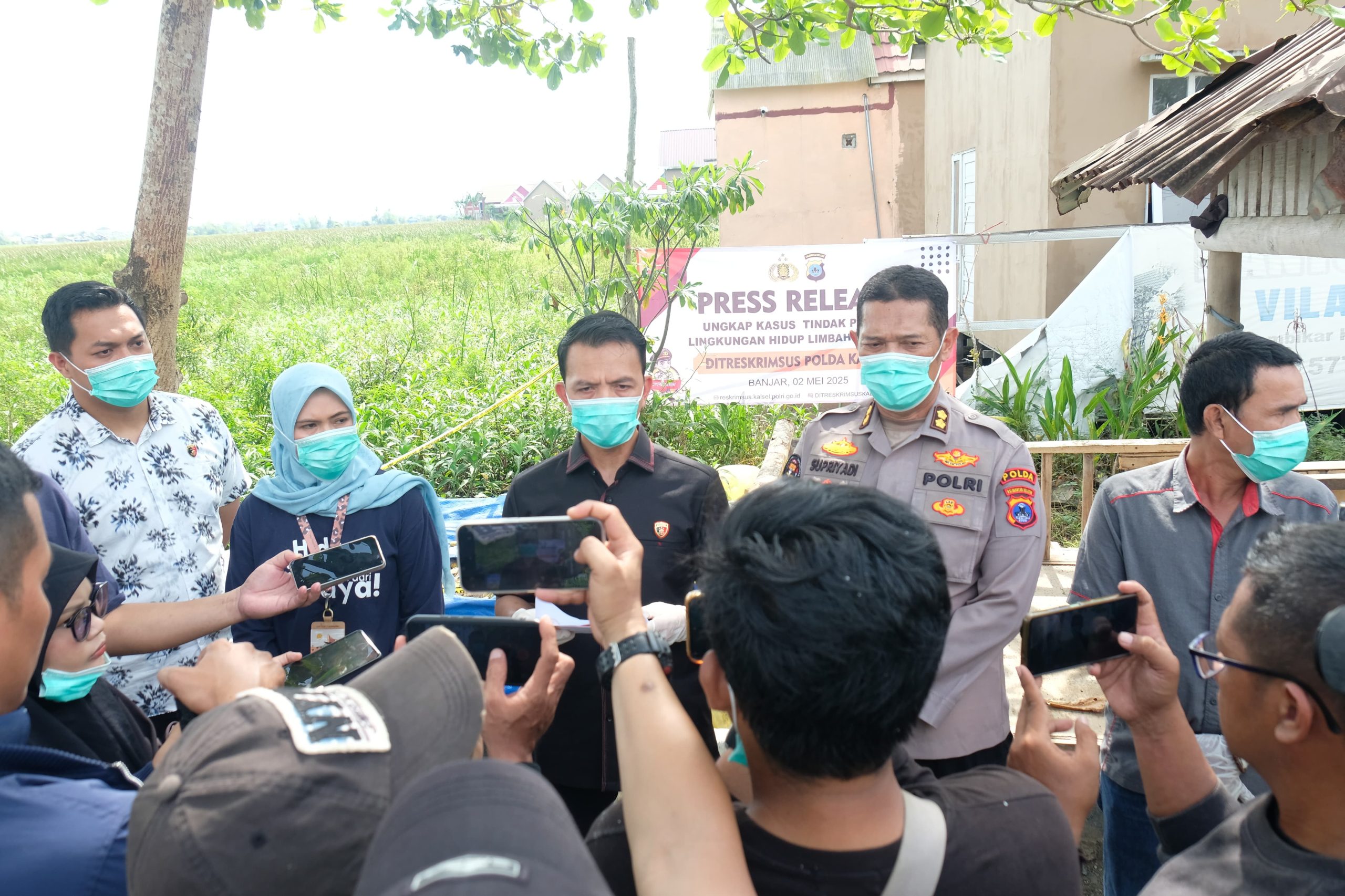 Direktorat Reskrimsus Polda Kalsel Ungkap Tindak Pidana Pembuangan Limbah Medis B3 di Kertak ...